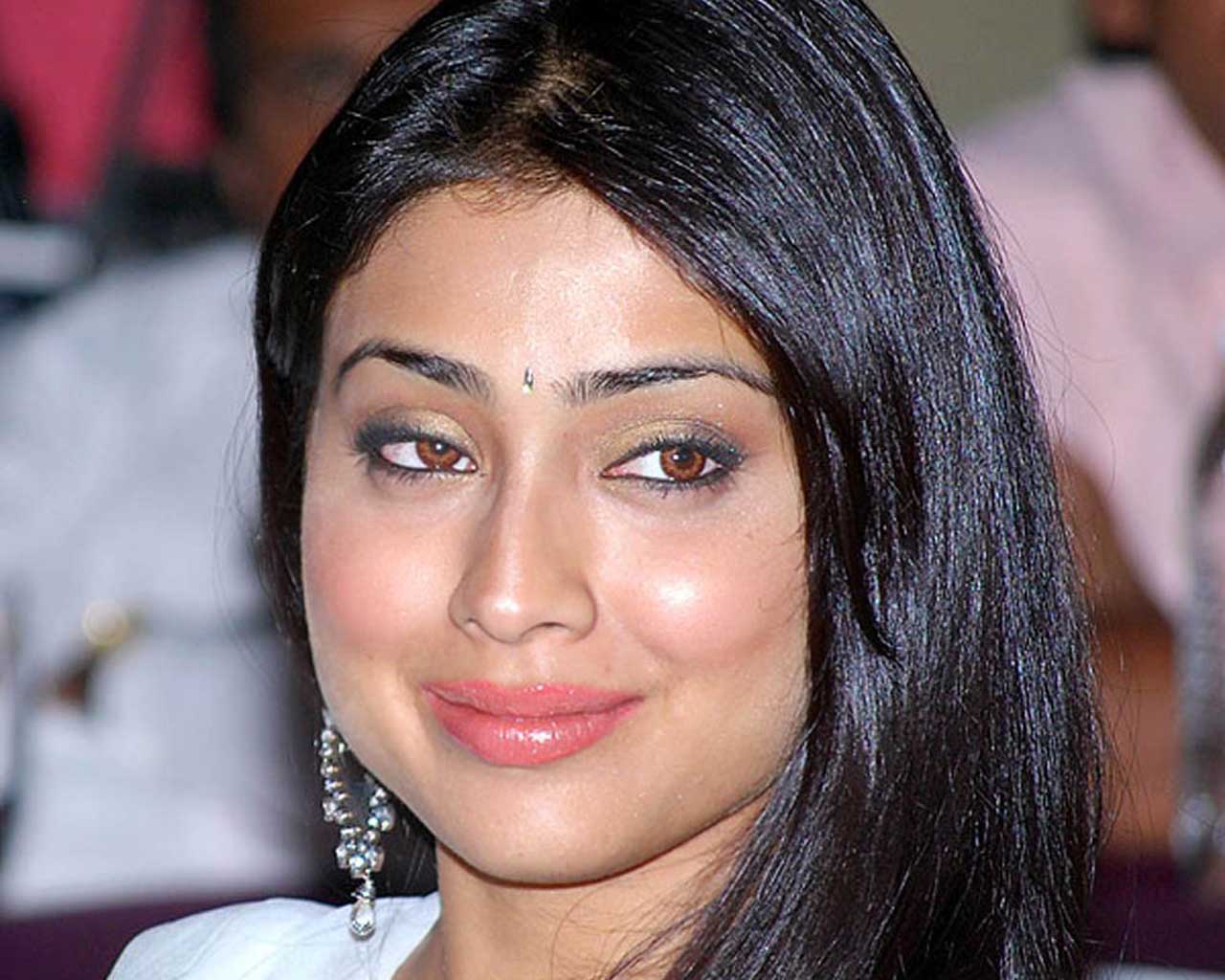 Shriya Saran.. Close Shots ! - XciteFun.net