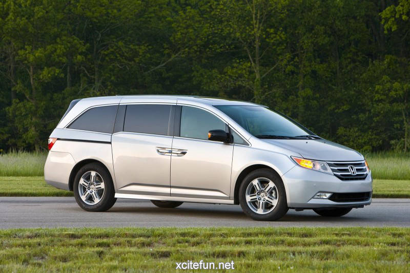 Your Family Car - 2011 Honda Odyssey - XciteFun.net