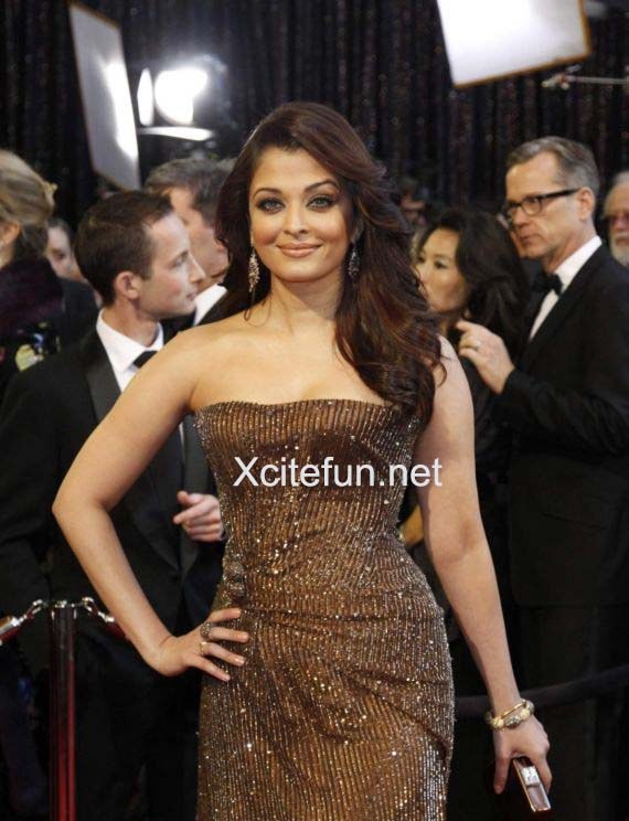 Aishwarya Rai At The Oscars 2011 Red Carpet - XciteFun.net Aishwarya Rai At The Oscars 2011 Red Carpet - XciteFun.net