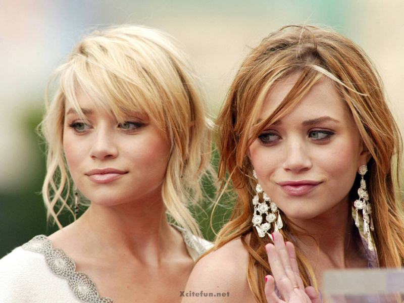 Incredible Similar Identical Twins - XciteFun.net