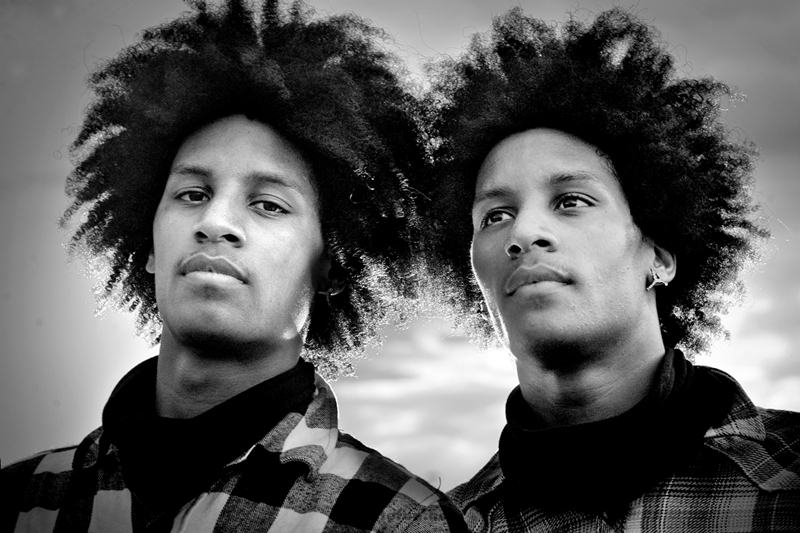 Incredible Similar Identical Twins - XciteFun.net