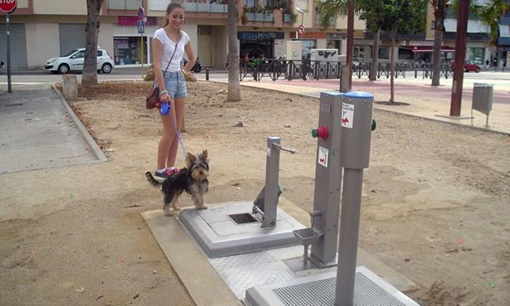 World's First Public Toilet For Dogs Installed In Spain - XciteFun.net World's First Public Toilet For Dogs Installed In Spain - XciteFun.net